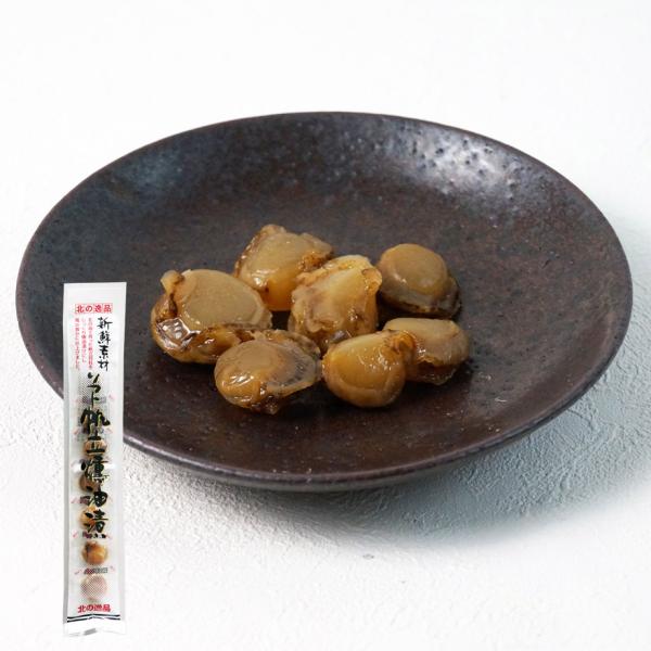 北の海で育った国産帆立貝柱を、じっくり燻製し、香り高い油漬けに仕上げました。帆立のやわらかい食感と、燻製風味の深い香ばしさが絶妙にマッチ。噛むほどに帆立の甘みと旨みが広がり、後を引く美味しさです。そのまま日本酒やウイスキーのおつまみとしては...