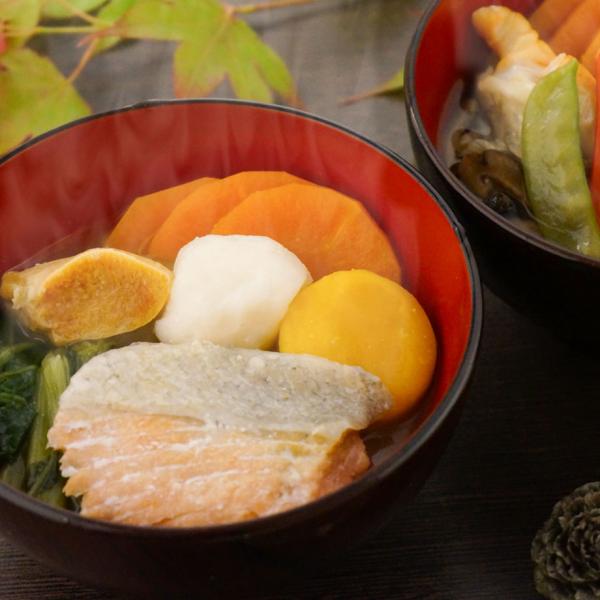 味噌仕立てのタレでいただく北海道の郷土料理「石狩鍋」と醤油ベースの「かに鍋」のセットです。お食事を彩る一品としてもおすすめですが、電子レンジでチンして簡単に召し上がれますので、小腹が空いた時にも重宝する鍋セットです。＜セット内容＞■ 石狩小...