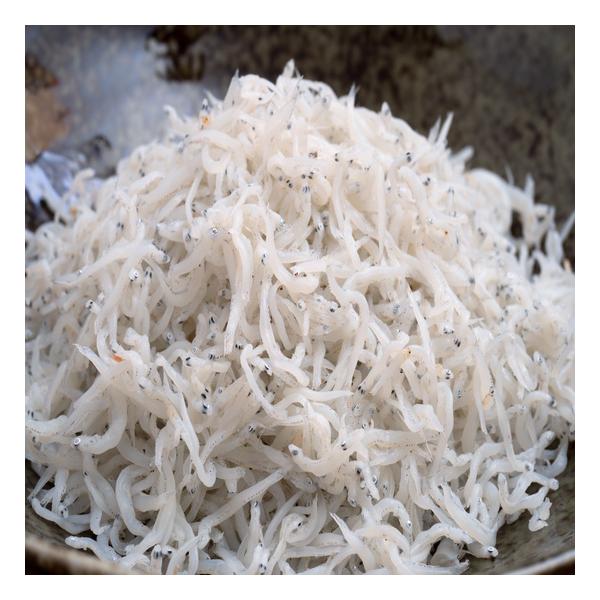 志布志湾で獲れる上質なちりめんじゃこです。窒素ガス入りなので、品質も落ちずに長持ちします！朝ごはんのアイテムにぴったり。原産地：鹿児島県志布志市原材料：しらす(志布志湾)天然塩内容量：40g×4袋賞味期限：30-40日程度その他：そのままお...