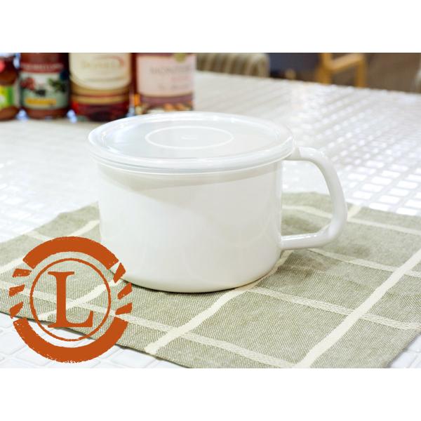 琺瑯製品は強い酸や塩分に強く、火力によっても有害物質を出さない、身体に優しい素材です。耐久性に優れているのが特徴で、調理器具や保存容器に古くから利用されています。このストッカーは、砂糖や塩といった調味料はじめ、味噌や梅干、その他漬け物を入れ...