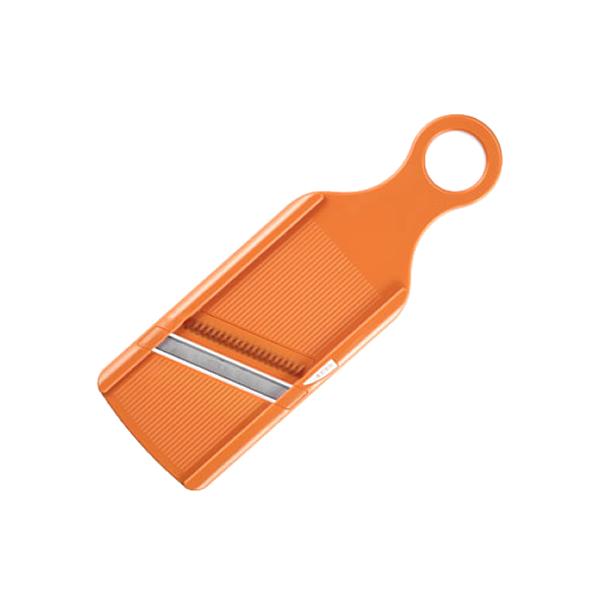 野菜の千切りに厚さ約2.3mm、幅約3mmに切れます。本体：ABS樹脂、刃：ステンレス鋼色：オレンジ