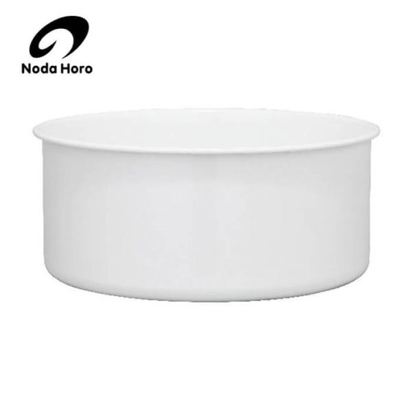 丸型洗い桶が、シンクに収まりの良い高さ１３cmにリニューアル。表面がガラス質のホーロー製洗い桶は、汚れが落としやすく、衛生的にお使いいただけます。お皿の漬け置き洗いの他、たっぷりと水を張り葉野菜を洗っても、真っ白なので気持ち良く使えます。直...