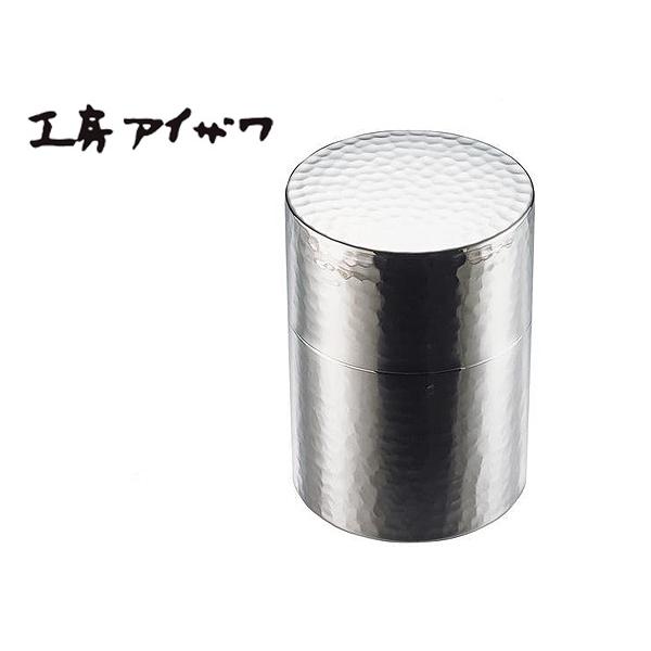 日本の伝統工芸を生かす工房アイザワのブラックピーマンシリーズ。使い勝手が良くモダンでずっと大切に使っていきたいと感じさせてくれるステンレスの茶筒。日本の伝統工芸を現代に伝える洗練されたデザインです。和洋どちらの食卓にもなじみます。日本茶以外...