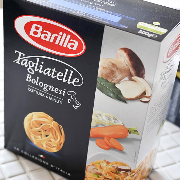 バリラ発祥の地、パルマで定番のタリアテッレです。味にこだわるパルマの人に認められた伝統的な味。パルマの隣ボローニャ発祥のボロネーゼ（ミートソース）と相性の良いパスタです。【仕様】原材料：デュラム小麦のセモリナ内容量：500g調理方法：標準ゆ...