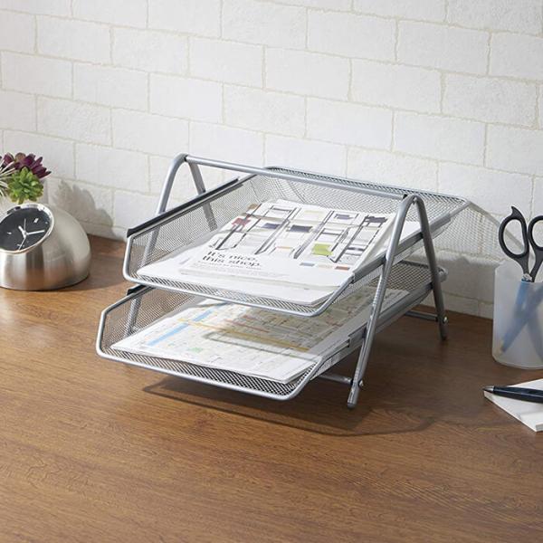 シンプルなデザインのスチール製トレーです。A4サイズの書類や小物の出し入れが楽で、収納力も抜群です。【仕様】サイズ:約幅29.7×奥行35.5×高さ20.5cm