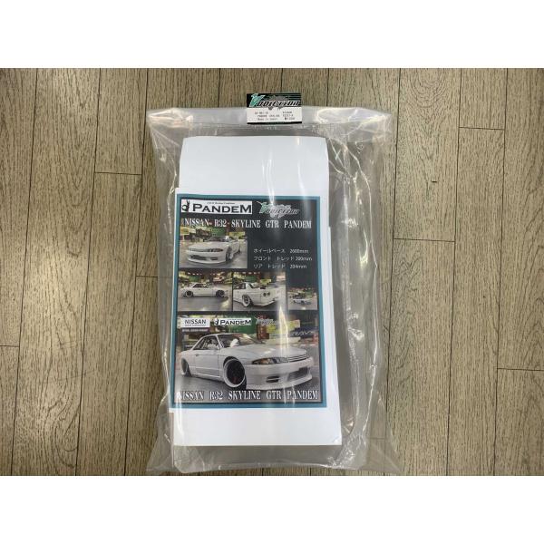 商品はクリアボディとなります。 ※走行用シャーシ・タイヤ・ホイールは付属しておりません。 ホイールベース：260mm フロントトレッド：200mm リアトレッド：204mm   ※商品に走行用シャーシ・タイヤ・ホイール等は付属しません。