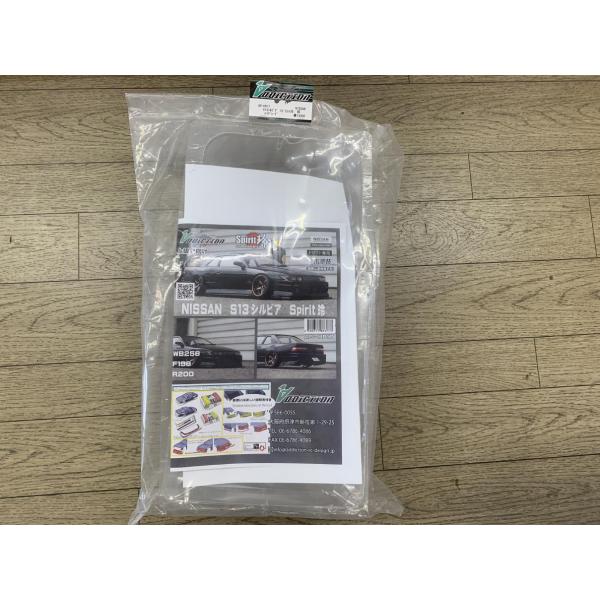 商品はクリアボディとなります。 ※走行用シャーシ・タイヤ・ホイールは付属しておりません。 ホイールベース：258mm 幅：F200 / R202  ※商品に走行用シャーシ・タイヤ・ホイール等は付属しません。