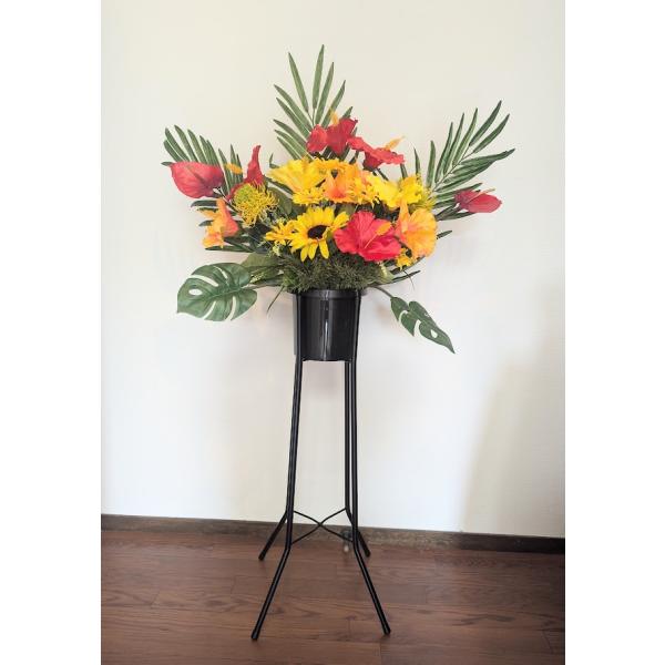 デザイン：鮮やかなハイビスカスのスタンドフラワーで、本物のような質感と美しさを再現用途：店舗ディスプレイ、展示場、開店祝いなど、様々な商業空間の装飾に最適夏演出：トロピカルな雰囲気を演出し、夏のシーズンディスプレイに最適なアーティフィシャル...