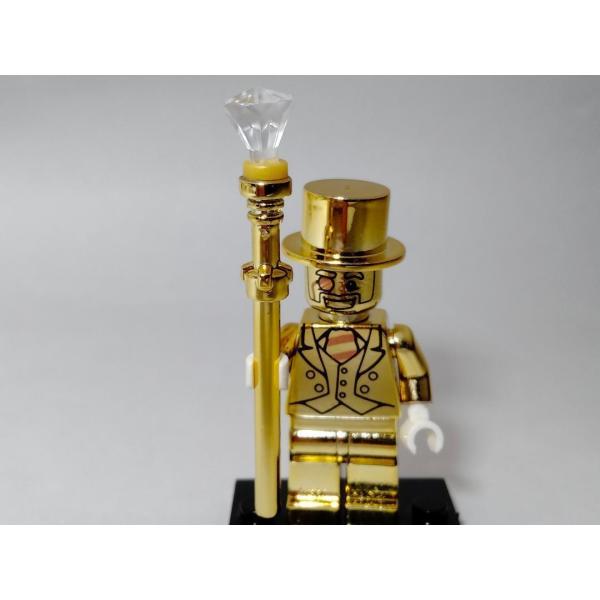 ■超豪華　Mr Goldman■そのまま宝物扱いしていいほど豪華な全身金ピカおじさんです。時代を超越した不思議な紳士として、あらゆるレゴと調和してお使いいただけます。■像として飾っても良し、よからぬ儲け話を持ち込んでくる不思議なおじさんとし...