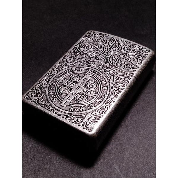 ■新品未使用■化粧箱付き■カラー：古銀調■材質：真鍮　サイズ　縦　5.7cm　　横　3.8cm　　幅　1.3cm■インサイドユニットカラー：シルバー■ZIPPO社の製品ではありませんが、サイズ、規格ともに同形なので、ZIPPO社の火打石、オ...