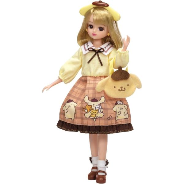 【発売日：2026年04月02日】2026年に30周年を迎えるポムポムプリンとリカちゃんの初のコラボドール商品！ポムポムプリンのロゴ入りの襟がかわいいクリームイエローのトップスは、耳をイメージしたボリューム袖がポイント。スカートにはポムポム...