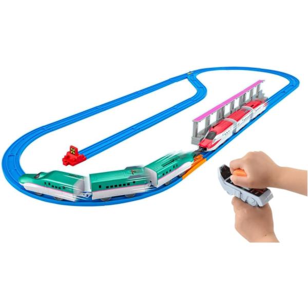 【発売日：2025年10月18日】キミの運転で本物みたいな新幹線の連結シーンを再現！ グリップマスコンの遠隔操作でＥ５系新幹線はやぶさとＥ６系新幹線こまちの、ガチャッと連結を実現！ 簡単操作！加速・減速、停車・バック、６段階のスピード調整！...