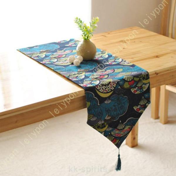 ●いつもの食卓をワンランク上に格上げしてくれるテーブルランナーです。●高品質の生地で丁寧に作られ、多機能を持ち合わせるのはもちろん、手触りもいいし、あなたにリラックスした触感を与えます。●上品な柄がシックで華やかな雰囲気を作り、毎日の食卓で...