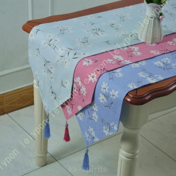 ●綿麻素材で、柔らかくて厚手生地、手洗いにも洗濯にも耐えます。●定期的に替えてお部屋の雰囲気を替えてみてはいかがでしょうか。シンプルでありながらモダンな雰囲気が素敵なテーブルランナーです。●クラシックのテーブルランナーをインテリアの一つとし...