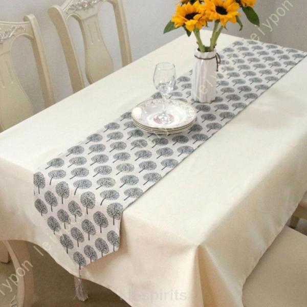 ●綿麻素材で、柔らかくて厚手生地、手洗いにも洗濯にも耐えます。●定期的に替えてお部屋の雰囲気を替えてみてはいかがでしょうか。シンプルでありながらモダンな雰囲気が素敵なテーブルランナーです。●クラシックのテーブルランナーをインテリアの一つとし...