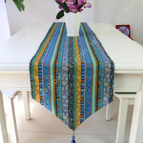 ●いつもの食卓をワンランク上に格上げしてくれるテーブルランナーです。●高品質の生地で丁寧に作られ、多機能を持ち合わせるのはもちろん、手触りもいいし、あなたにリラックスした触感を与えます。●上品な柄がシックで華やかな雰囲気を作り、毎日の食卓で...