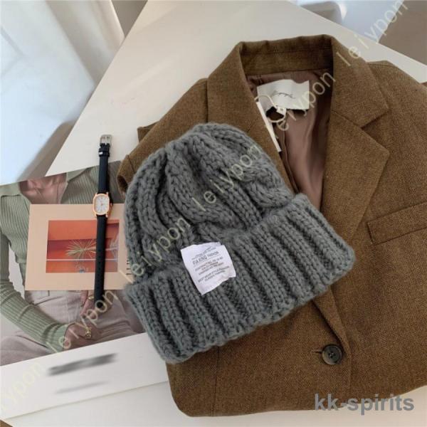 商品詳細：【サイズ】：M=頭周り約56-58CM（フリーサイズ）【素材】：アクリル【裏地】：なし・抗菌加工で清潔、臭わない頭皮は人体の中でも、特に汗や皮脂の分泌が多い場所。それは「臭いの元となる雑菌が繁殖しやすい場所」でもあります。この帽子...