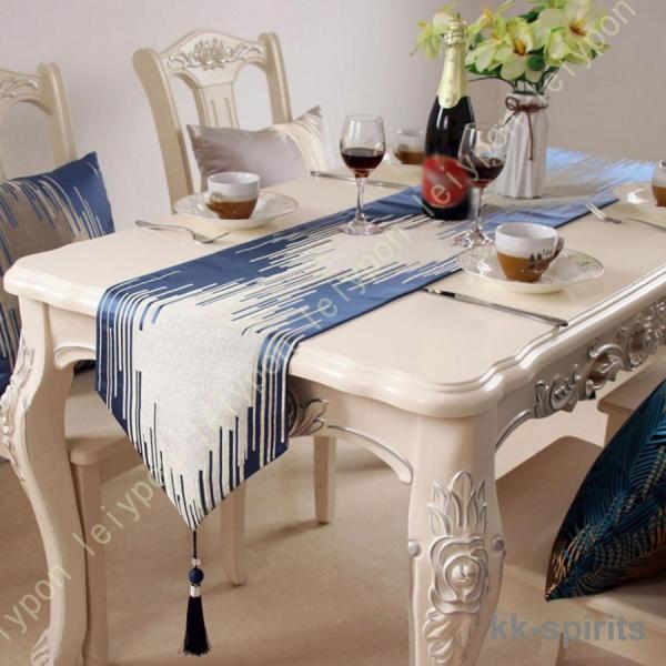 ★テーブルクロス ホテル レストランをインテリアの一つとして、シンプルで明るいお部屋を彩ります。こたつの天板・卓上にも最適！簡単に洗浄。★どんな空間にも馴染む柄、テーブルを華やかに演出してくれるテーブルカバー。家テーブル用だけではなく、パー...