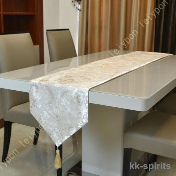 ★テーブルの中央にさらりと敷きこむだけで、ぐっとお洒落な雰囲気を作り出してくれるテーブルランナー。★柔らかく、耐久性があり、環境に優しい、ガラスや陶器の食器、花瓶なども安心して置けます。★お部屋を明るく：パッと敷くだけで、おしゃれなテーブル...