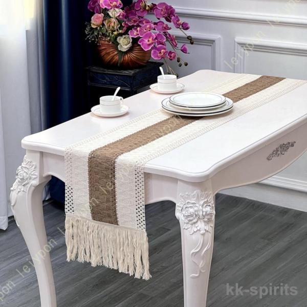 ★テーブルの中央にさらりと敷きこむだけで、ぐっとお洒落な雰囲気を作り出してくれるテーブルランナー。★柔らかく、耐久性があり、環境に優しい、ガラスや陶器の食器、花瓶なども安心して置けます。★お部屋を明るく：パッと敷くだけで、おしゃれなテーブル...