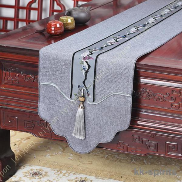 ★テーブルの中央にさらりと敷きこむだけで、ぐっとお洒落な雰囲気を作り出してくれるテーブルランナー。★敷くだけでほのかな雰囲気を出し、存在感がありつつも、部屋のインテリアに見事に調和できます。結婚式、誕生日、パーティーあるいはクリスマスの際に...