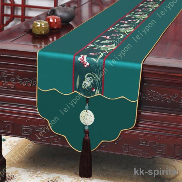 ★テーブルの中央にさらりと敷きこむだけで、ぐっとお洒落な雰囲気を作り出してくれるテーブルランナー。★柔らかく、耐久性があり、環境に優しい、ガラスや陶器の食器、花瓶なども安心して置けます。★テーブルを傷や汚れから守り、敷くだけで明るい雰囲気に...