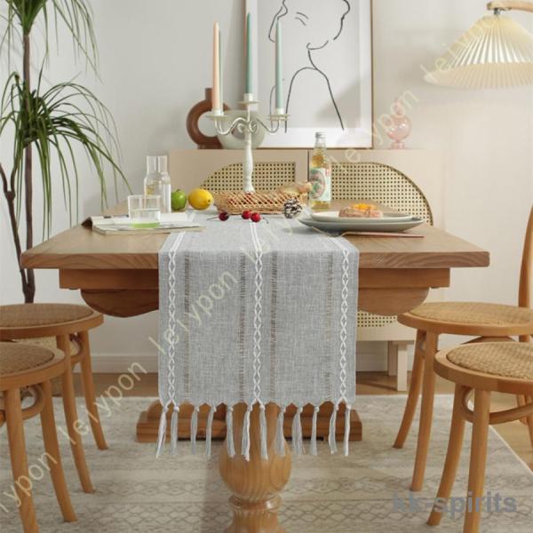 ★テーブルの中央にさらりと敷きこむだけで、ぐっとお洒落な雰囲気を作り出してくれるテーブルランナー。★柔らかく、耐久性があり、環境に優しい、ガラスや陶器の食器、花瓶なども安心して置けます。★お部屋を明るく：パッと敷くだけで、おしゃれなテーブル...