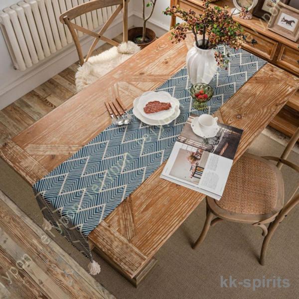 ★テーブルクロス ホテル レストランをインテリアの一つとして、シンプルで明るいお部屋を彩ります。こたつの天板・卓上にも最適！簡単に洗浄。★どんな空間にも馴染む柄、テーブルを華やかに演出してくれるテーブルカバー。家テーブル用だけではなく、パー...