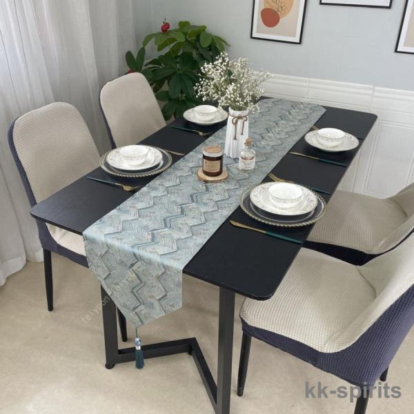 ■製品詳細：【サイズ】：32*160cm32*180cm32*200cm32*220cm【個数】：1枚組★ワンランク上のテーブルコーディネートいつもの食卓をワンランク上に格上げしてくれるテーブルランナー。無地調のかすり柄がシックで落ち着いた...