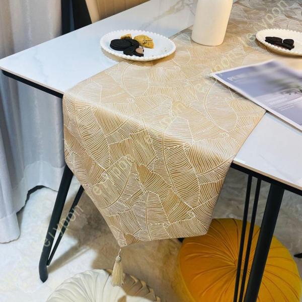 ■製品詳細：【サイズ】：150*30cm180*30cm【個数】：1枚組★ワンランク上のテーブルコーディネートいつもの食卓をワンランク上に格上げしてくれるテーブルランナー。無地調のかすり柄がシックで落ち着いた雰囲気のむら糸は、毎日の食卓では...