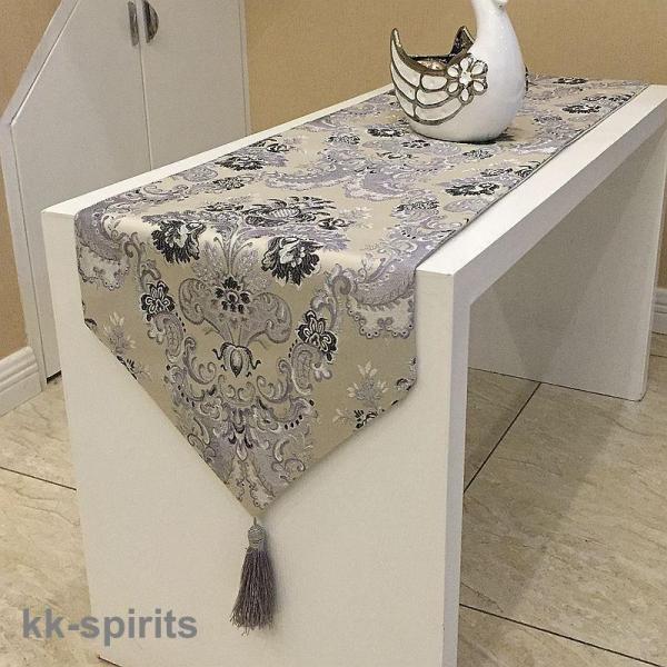 ダイニングを華やかにするテーブルランナーは、サッと敷くだけでいつもと違う特別な雰囲気に変えてくれます。族での日々、友人などが集うホームパーティや記念日のディナーを素敵に彩ります。手洗いまたは洗濯機で洗濯機で軽く洗うのが最善です。漂白剤なし、...