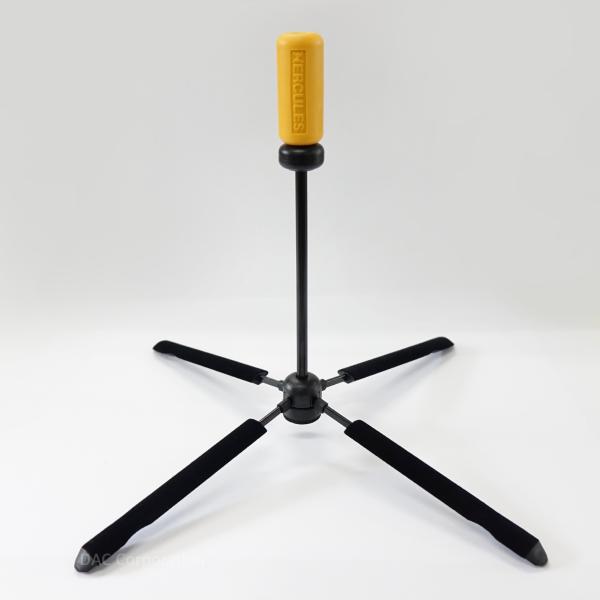 脚がたためて、フルートの足部管に収納できるので、持ち運びに便利。