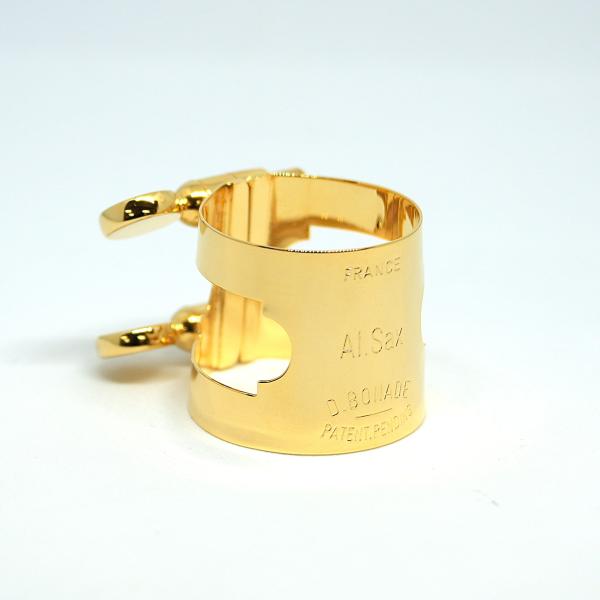 ボナードのリガチャーは、2本のレールがリードをしっかりと支えることで、リードがより自由に振動する構造の金属製リガチャー。落ち着きのある豊かな音が得られ、幅広い層に支持されています。