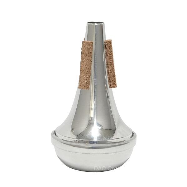 世界中の多くの金楽器奏者に愛用されている大人気のミュート。特にフォルティシモの響きは圧倒的です。様々な金属を使用したミュートを展開しており、それぞれ異なる音色を得ることができます。