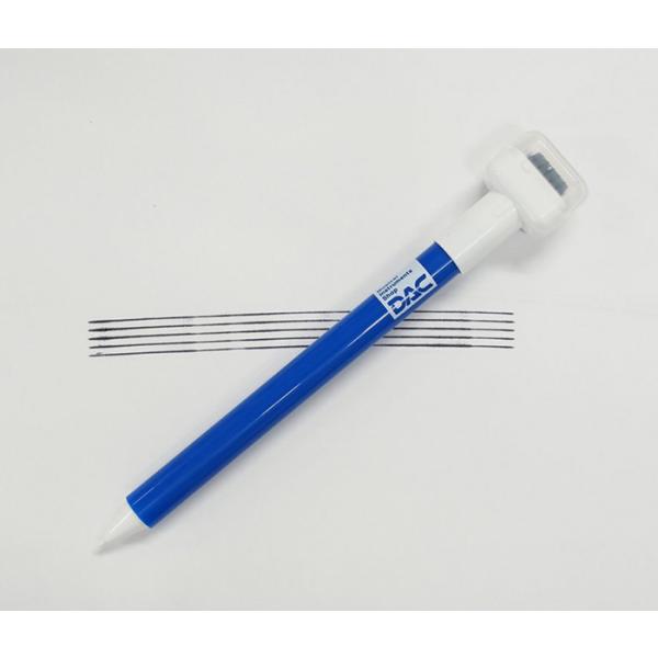 DACロゴ入り、シャープペンシル。反対側には「五線が引けるコロコロスタンプ」付き。合奏中のちょっとした譜面の変更や追加をするときや、譜めくりがしにくい楽譜のときに、余白に五線をサッと引いて書き足せる便利グッズ。すぐに音符を書けるのも嬉しいと...