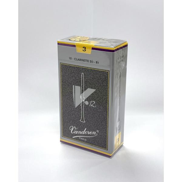 特別な形状のケーンを選別して製造されております。ヒール・ティップ共にトラディショナル(青箱)より厚く、耐久性があり、振動しやすく深く豊かな音と最適なアタックが得られる人気のリードです。