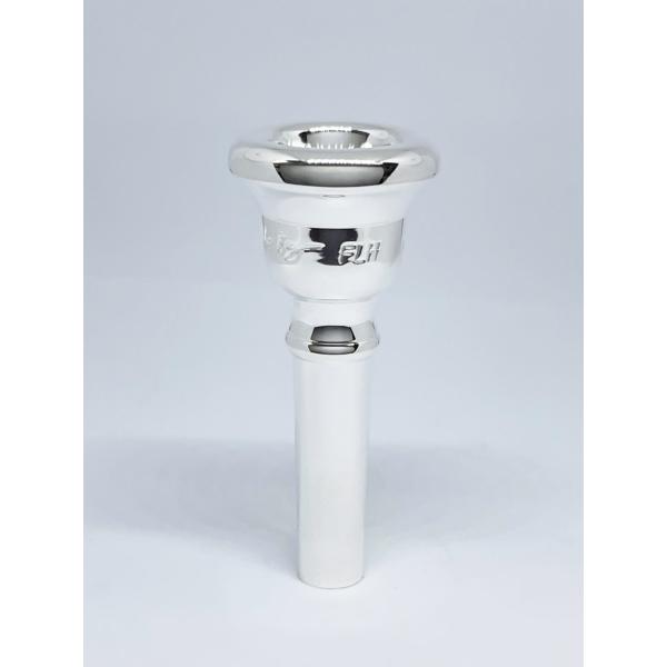 国内外のプレーヤーが信頼を寄せるwillie's Custom Brassジュネーヴ国際音楽コンクールで優勝経験を持つ、アンドレ・アンリ氏（Andre Henry Henry）のシグネチャーモデル。トランペットをはじめコルネット、フリューゲ...