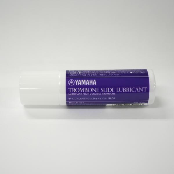 ヤマハトロンボーンスライドオイルSLO3は、スライド中管ストッキング部分に使用しスライドの動きを滑らかにする専用オイルです。オイルが出ているところが見えやすく、塗りやすい先端形状になりました。内容量 30ml