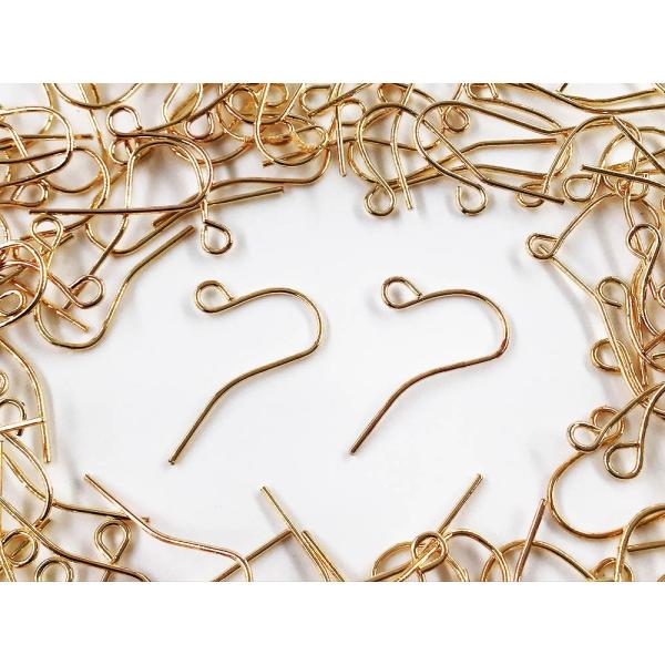 【発売日：2020年01月21日】商品名:ピアスフックカラー：ゴールド KC金（モニターの発色の具合によって実際の商品との色が若干異なる場合も御座いますのであらかじめご了承下さい。）内容量：300個(多少の粗等ある物が有る場合が御座います、...