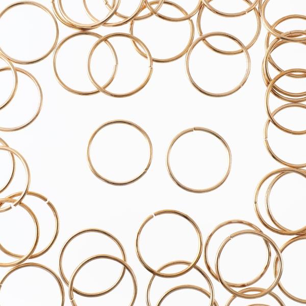 丸カン リングパーツ 金具 アクセサリーパーツ ハンドメイドパーツ1個サイズ： 外径約30mm前後 内径約26mm前後 厚み約2mm前後（商品画像に簡易計測画像御座います、簡易ですので誤差は御座いますのでご了承下さい。）カラー：ゴールド K...