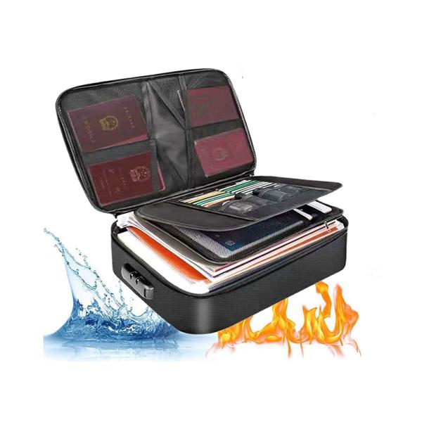 家庭用やオフィス用に最適な耐火バッグです。重要な書類や貴重品を火災や水害から守るために、耐火・耐水仕様を採用しました。ダイヤル式の鍵付きでセキュリティ面も安心。型崩れしないしっかりとした構造で、大切な資産を長期的に保管できます。A4サイズの...