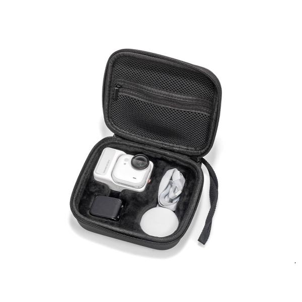 Insta360 GO Ultra に対応した大容量収納ケースです。本体はもちろん、バッテリーやアダプター、各種マウントなどのアクセサリーをまとめて収納でき、持ち運びや保管時の不便を解消します。内部は機材に合わせた設計で、カメラやパーツをし...