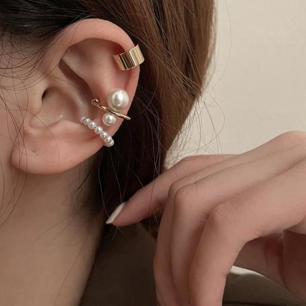 商品情報本　体：合金　パール他サイズ：約0.9cm〜1.1cm■内容量：3点片耳重さ：約2ｇ韓国風、上品なパールイヤーカフ3点セットです。ピアスホールが空いてない方にも嬉しいアクセ★1点でもパールが華やかさをアップ♪3点装着でもしつこくなら...