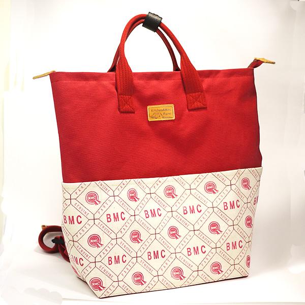 リュックとして、トートBagとして、便利に使える帆布のBagです。大きさ：口幅38cm×高さ37cm、底28cm×11cm肩ベルト幅(上部)5cm、(下部)3cm、長さ65cm~75cmの間で調節可能素材：表＝帆布(綿100%)　革　ビニー...