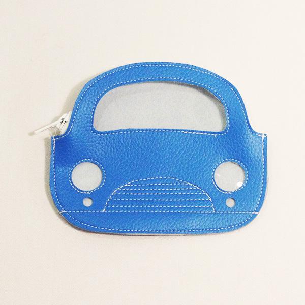 コインケース、小さなポーチ、小物入れとしてお使い頂けます。表面はビニールレザーと透明ビニールを使っています。反対面はビニールレザーのみで、ステッチはありません。大きさ：11.5cm×9cmファスナー開き口：9.5cmくらいフリマではお友達へ...