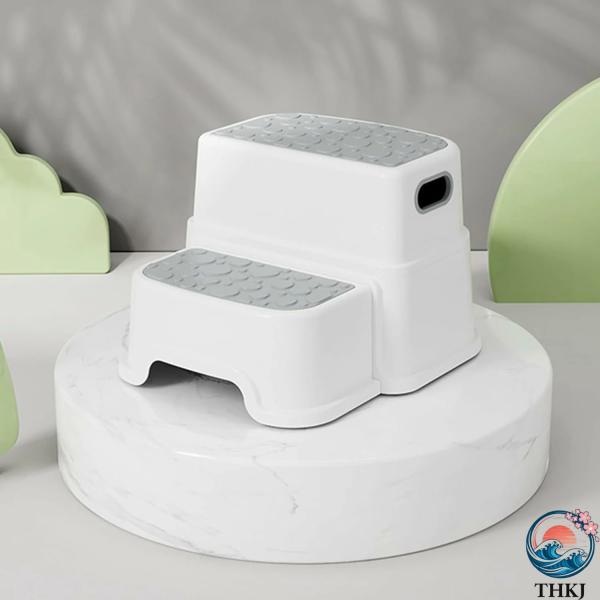 説明   商品の紹介 　　　 -------商品詳細-------  リッシュで部屋のインテリアを壊しません！ 踏み台本体はPP、滑り止め部分はPEで軽量で仕上がり、耐久性が優れます。 お子様が立つところは滑り止め付きで安定して使用でき、滑...