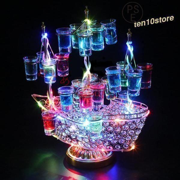 * 製品にはワイングラスが含まれていません【精巧な LED ワイン カップ ホルダー】高品質の厚手のアクリル カップ ホルダー、ボタン スイッチのデザイン、高級ワインを保持できるだけでなく、クールでカラフルな雰囲気を演出し、ナイトライフをよ...