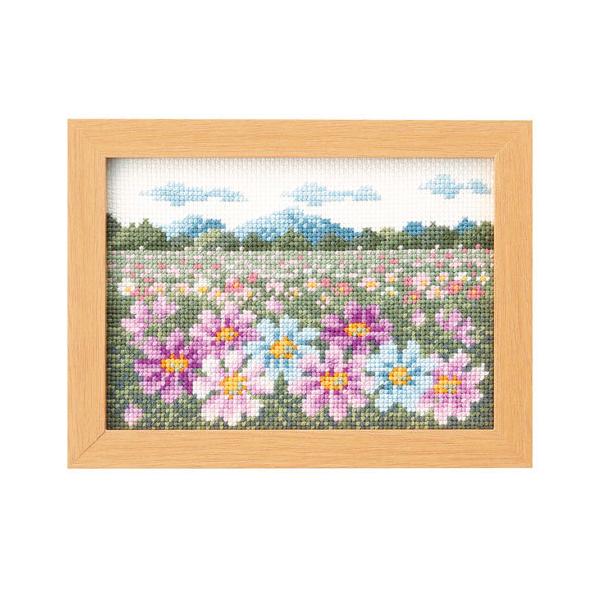 ■商品特徴●キット内容：25番ししゅう糸、No.8300布（インディアンクロス）〈32〉オフホワイト、クロス針、カラー図案付説明書、木製フレーム●用意するもの：縫い糸、縫い針、はさみ、テープ、アイロン●出来上がりサイズ：額外径：約たて15c...