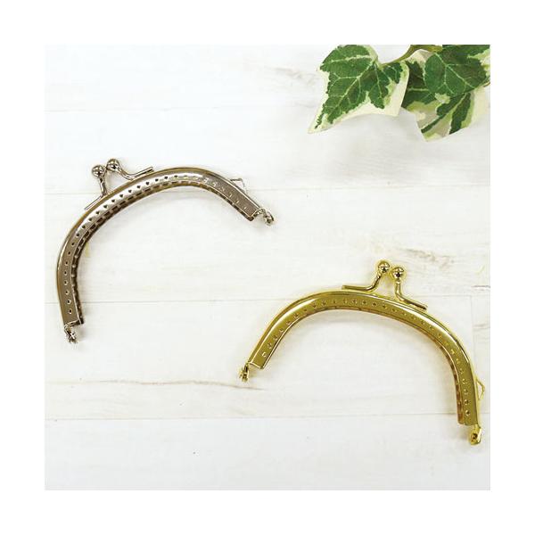 オリジナルのがま口ポーチづくりに！シンプルで使いやすい約8.6cmのくし型口金。縫い付けタイプなので、専用の工具がなくてもお使いいただけます。なみ縫いやたてまつりなどお好みの方法でご使用ください。※選択肢よりカラーをお選びください。※画像の...