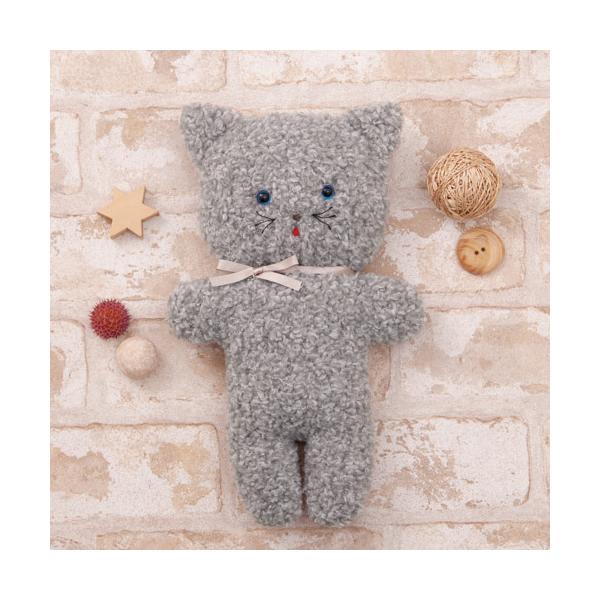 ●キット内容：布地・厚紙・プラスチックアイ・刺しゅう糸・シートフェルト・サテンリボン・レシピ●用意するもの：手芸わた(約25g)・ペレット(約50g)・はさみ・針(縫い針・刺しゅう針・ぬいぐるみ針・まち針)・縫い糸・定規・チャコペン●出来上...